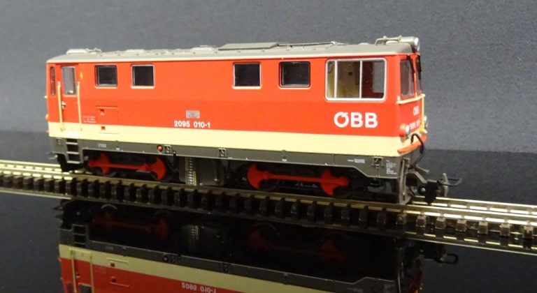 New Roco 2095 OBB H0e scale locomotive with factory fitted sound ...